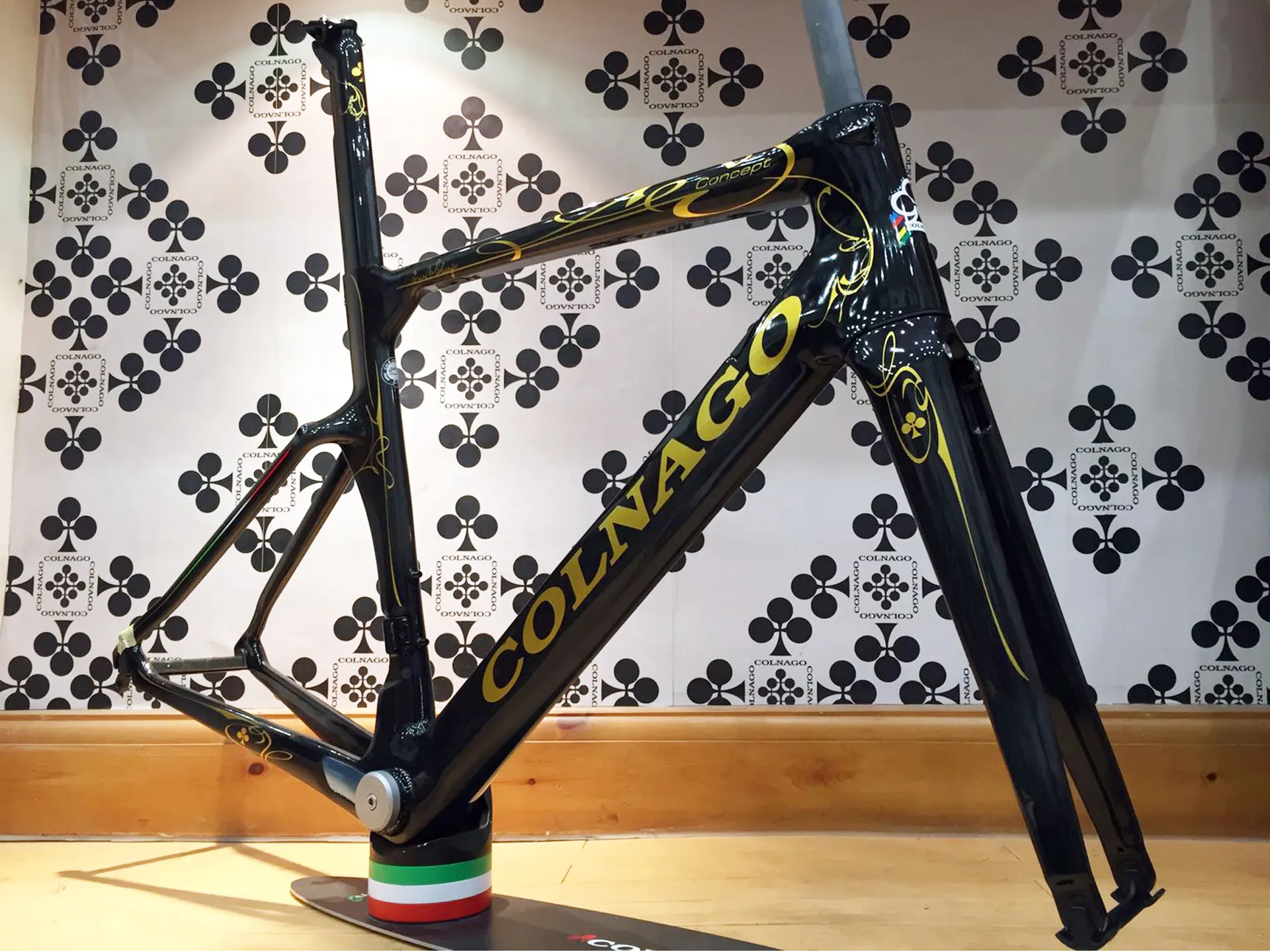 Colnago Concept : FRAME KIT : Art Decor : Black / Gold Graphic